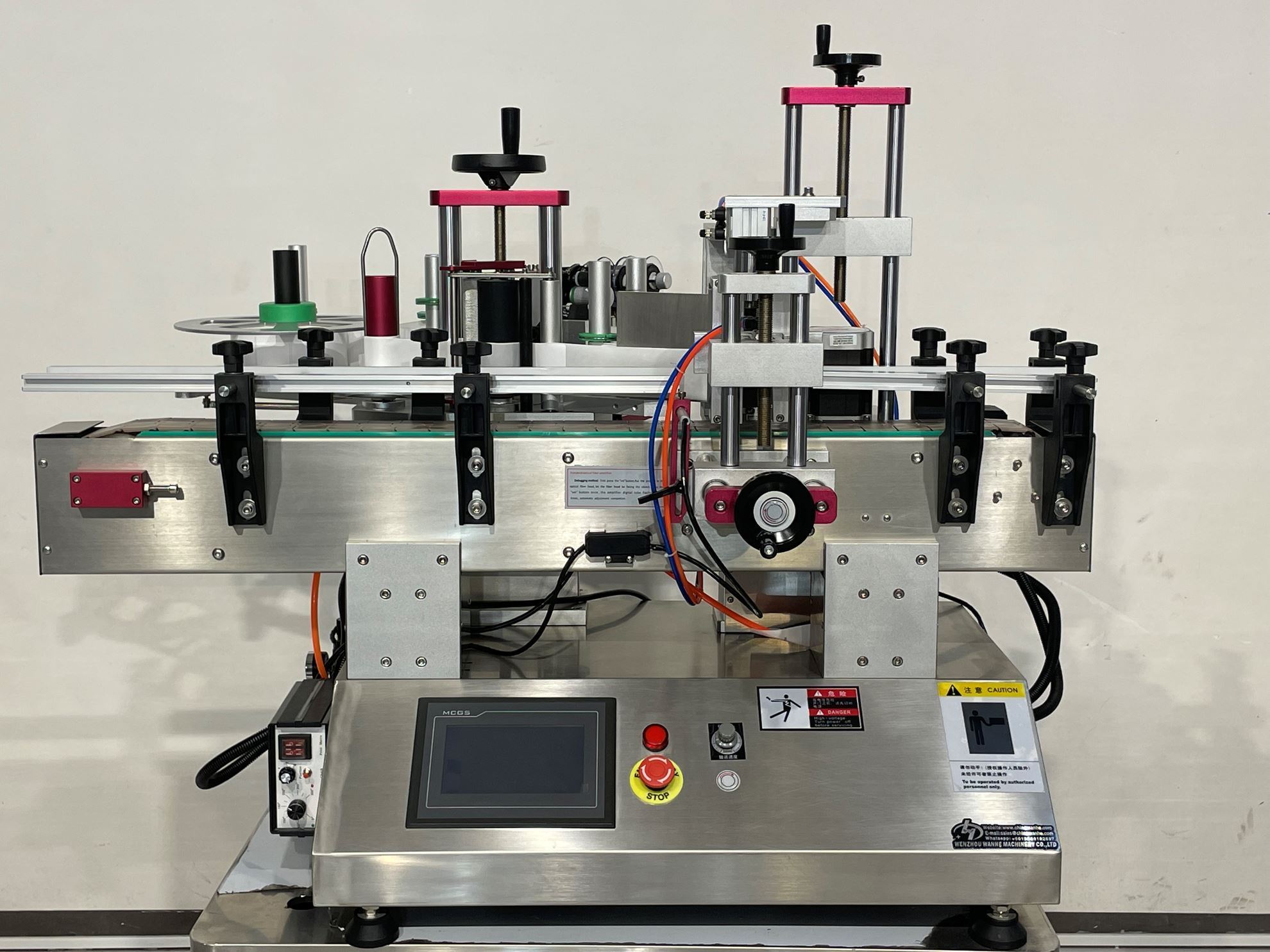 Automatic double-label positioning round bottle desktop labeling ...