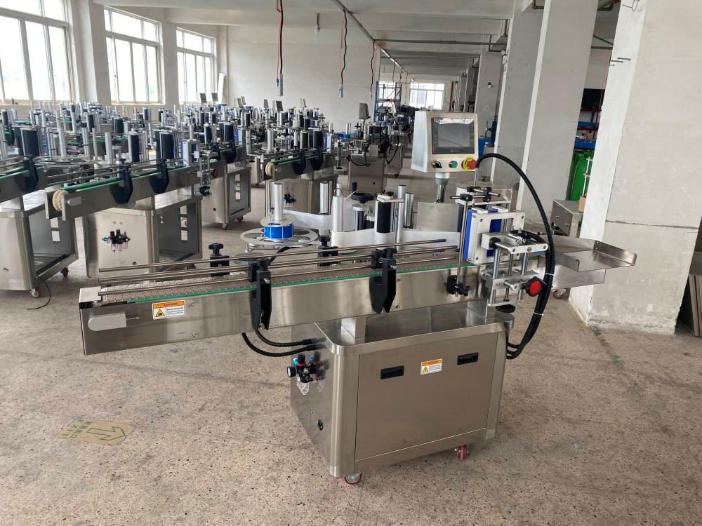 Automatic round bottle labeling machine - Fill2 Package Machinery